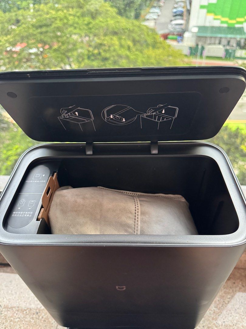 Xiaomi Mi Robot Vacuum-Mop 2 Ultra with an auto-empty station, TV ...