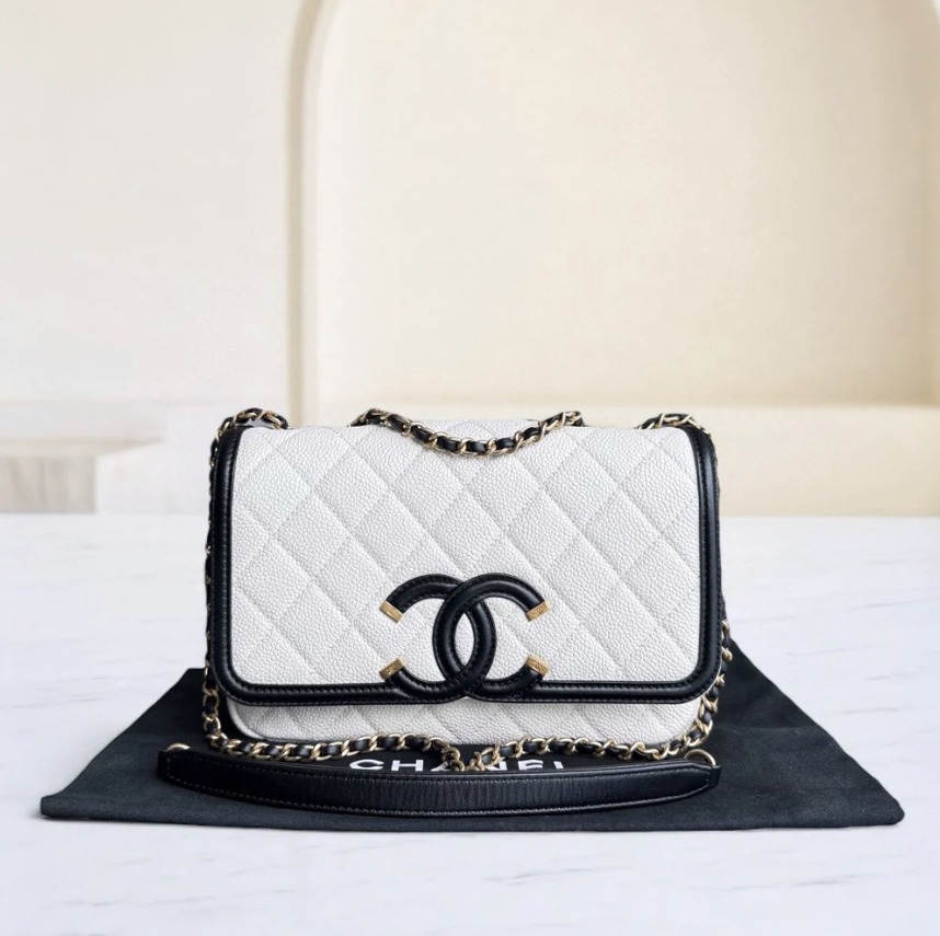 Chanel Filigree CC Small - Caviar Quilted Grained Calfskin White Black ...