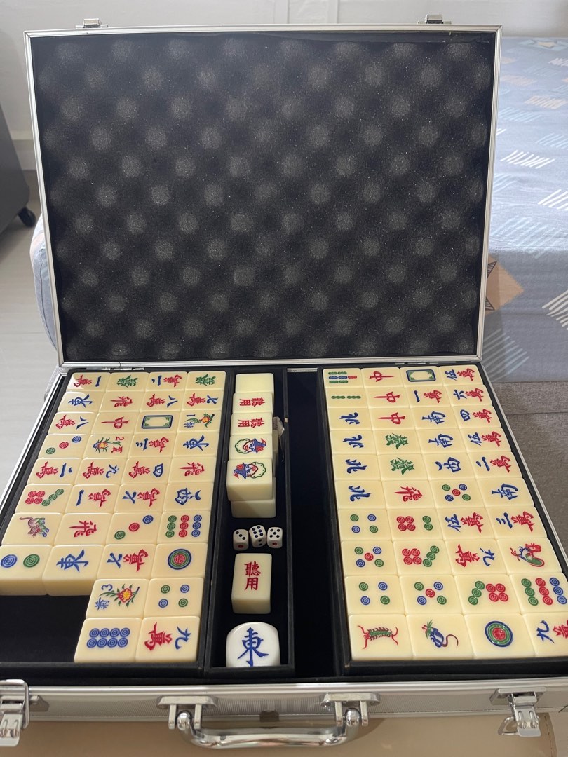 Complete Mahjong Set with Aluminum Case, Hobbies & Toys, Toys & Games ...