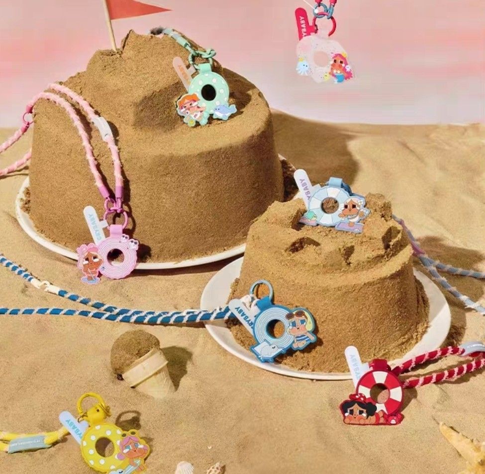 [EXCLUSIVE! POPMART] POPMART CRYBABY VACATION MODE ON LONG LANYARD ...