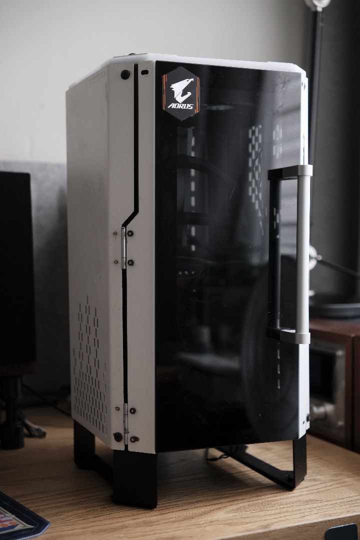 Minimal Tower Complete Build SFF ITX Tempered Glass Door Cyberpunk ...