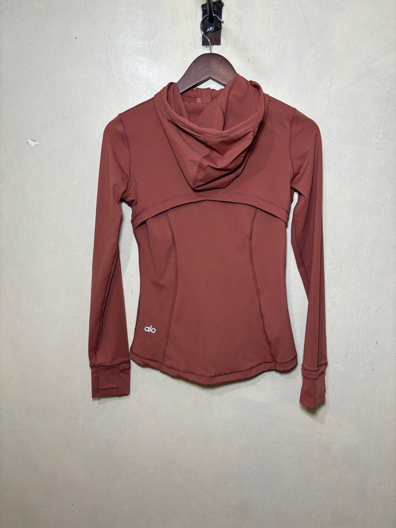 Alo, Women's Fashion, Activewear on Carousell