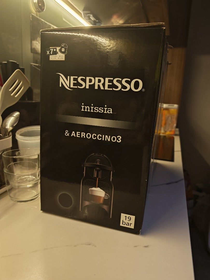 Nespresso Inissia D40 & Aeroccino3 Coffee Machine - Black, TV & Home ...