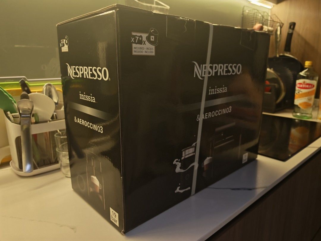 Nespresso Inissia D40 & Aeroccino3 Coffee Machine - Black, TV & Home ...