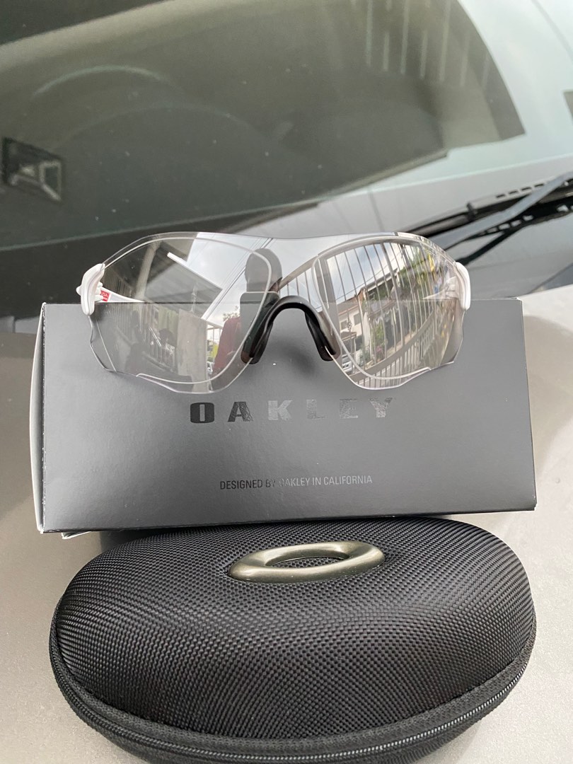 Oakley Evzero Path Photochromic Sunglasses, Men's Fashion, Watches ...