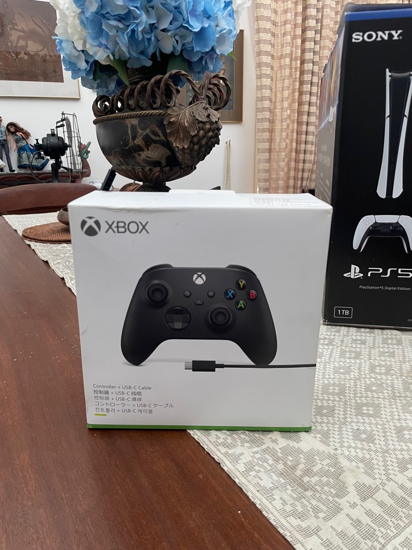 Xbox Controller with USB-C Cable, Video Gaming, Gaming Accessories ...