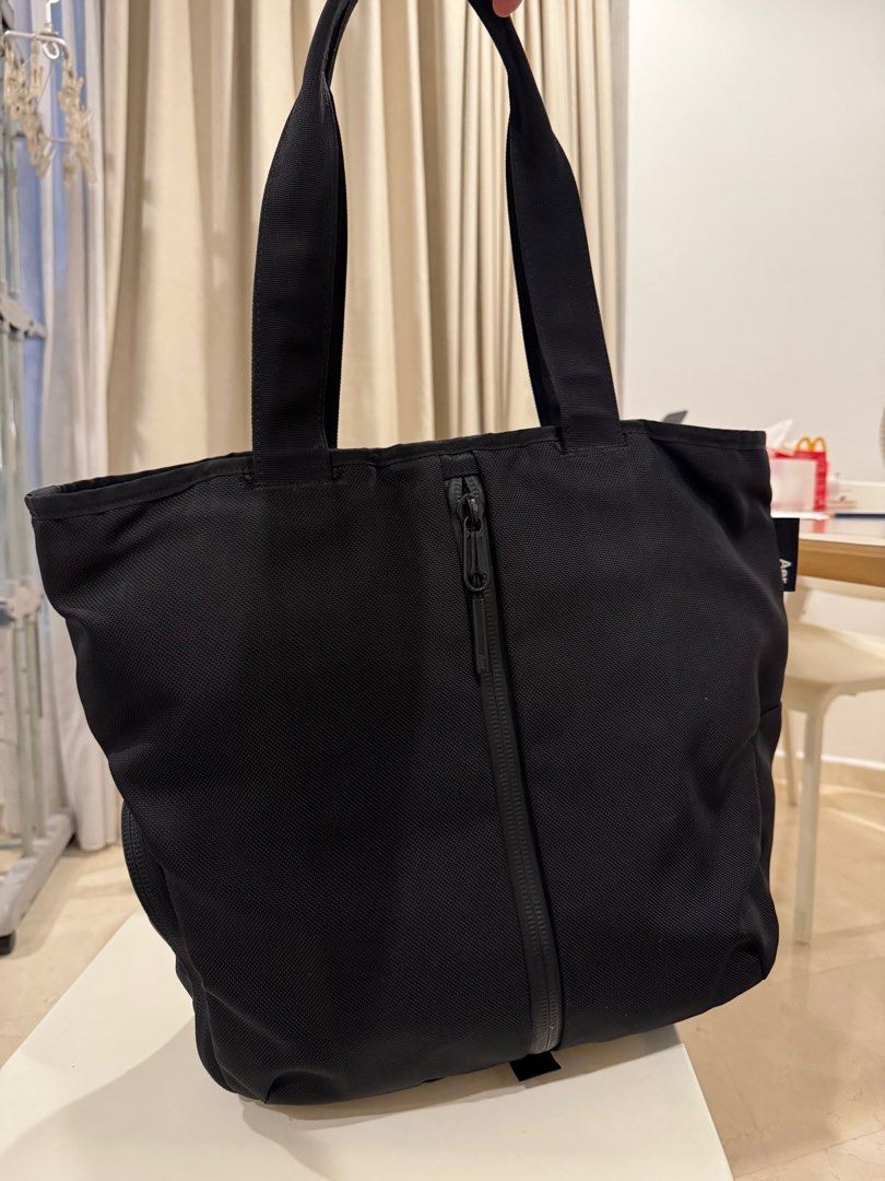 Aer Gym Tote - Black, Men's Fashion, Bags, Sling Bags on Carousell
