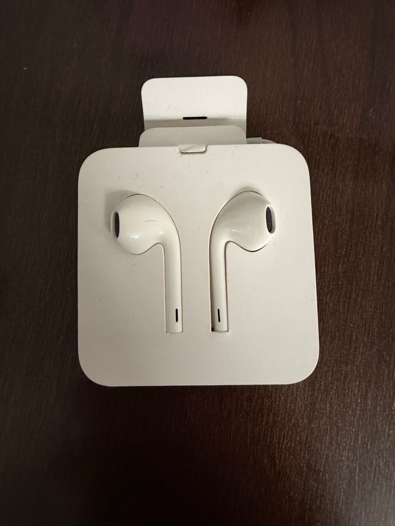 Apple EarPods with Lightning Connector - Brand New, Audio, Headphones ...