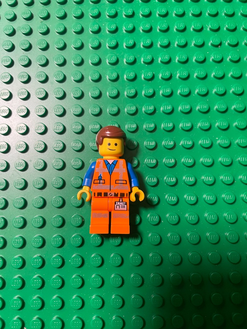 Lego Emmet - Lopsided Smile / Angry, Worn Uniform Set 70821 / 70842 ...