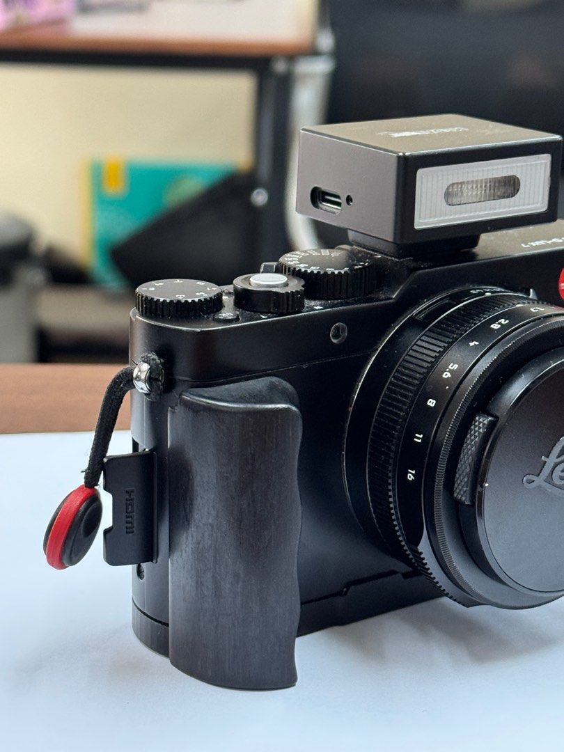 Leica D-Lux 7 Camera with Flash, Photography, Cameras on Carousell