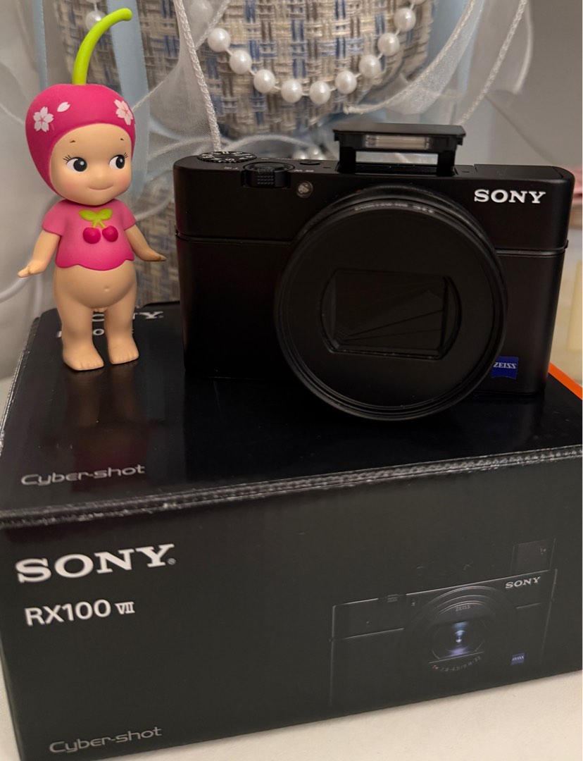 Sony RX100 VII Cyber-shot Camera, Photography, Cameras on Carousell
