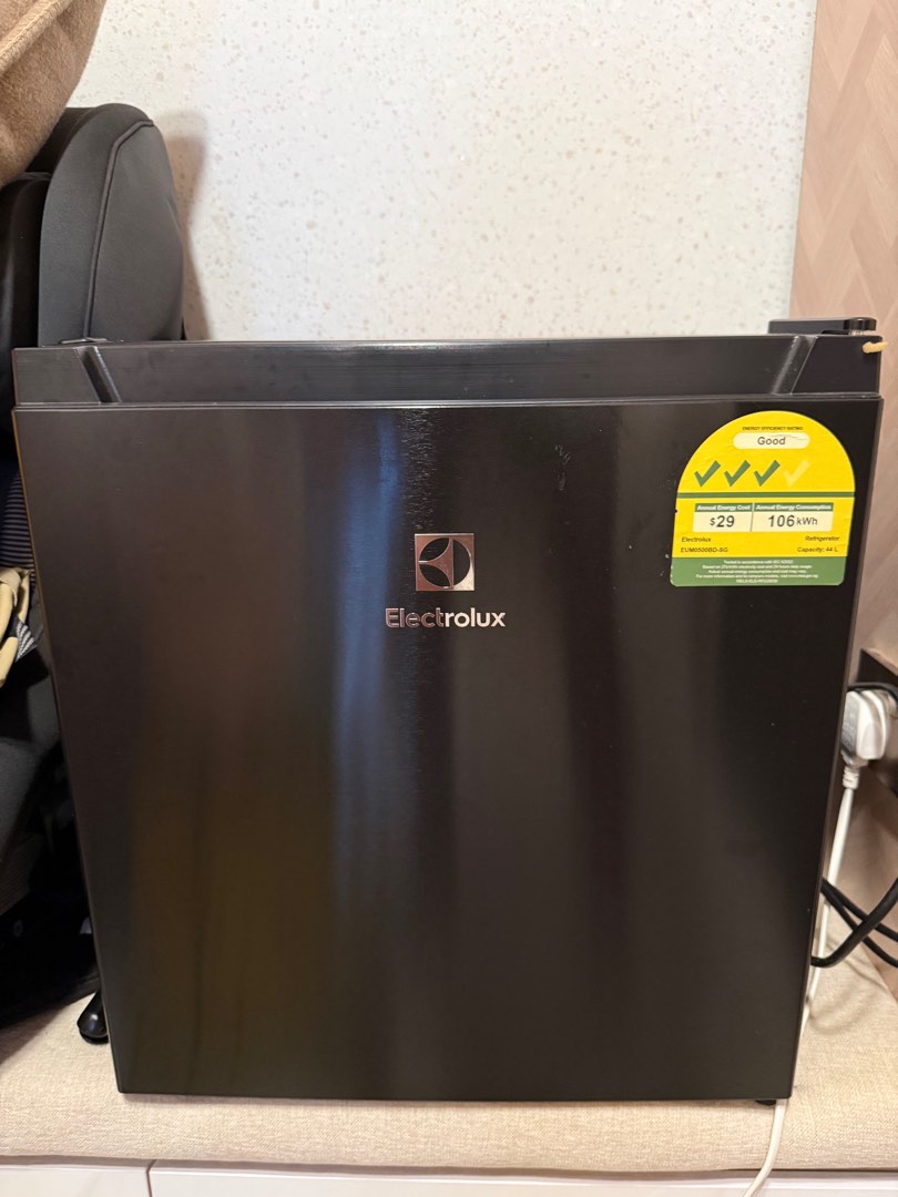 ELECTROLUX MINI BAR FRIDGE (2025 Model), TV & Home Appliances, Kitchen ...