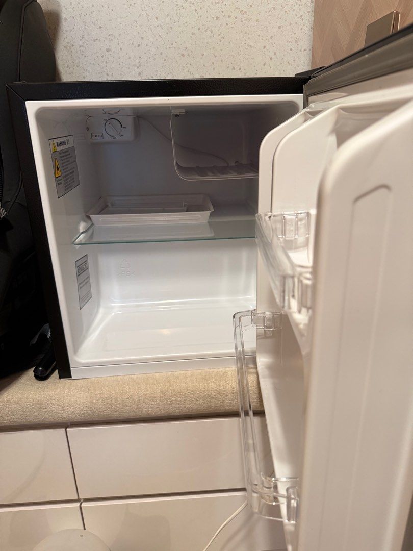 ELECTROLUX MINI BAR FRIDGE (2025 Model), TV & Home Appliances, Kitchen ...