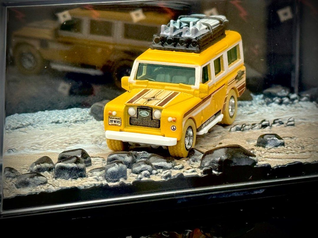Matchbox 1965 LAND ROVER GEN II Defender 110 about Hot Wheels size with ...