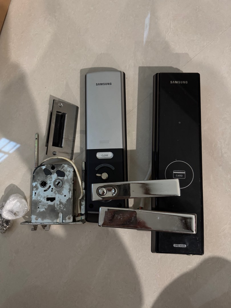 Samsung Digital Door Lock(Lost the key card), Furniture & Home Living ...