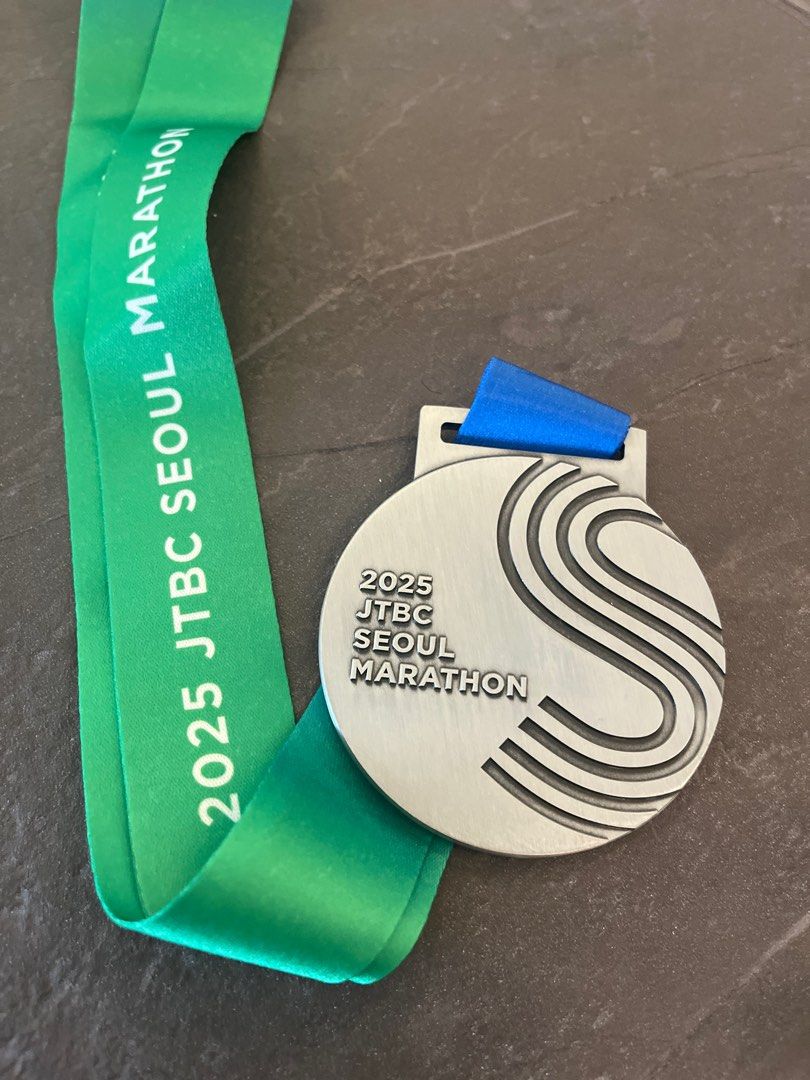 2025 JTBC Seoul Marathon Finisher Medal, 運動產品, 其他運動配件 - Carousell