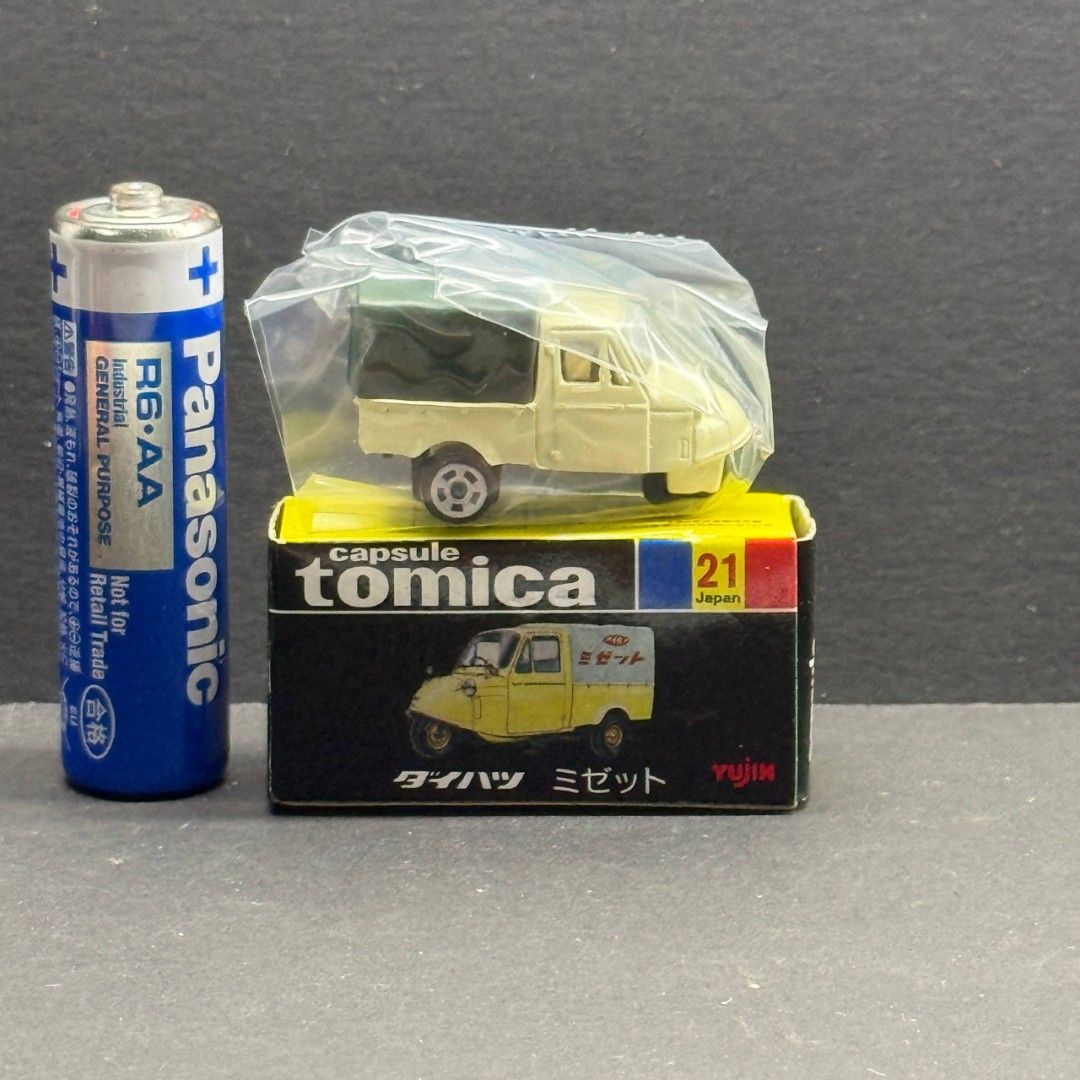 Rare Vintage Tomy Yujin Capsule Tomica No. 21 Daihatsu Midget Diorama ...
