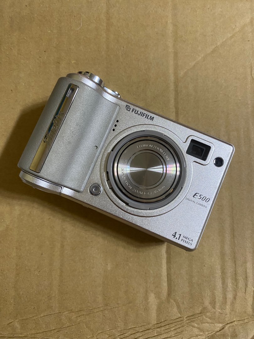 Fujifilm FinePix E500 Digital Camera ( for spare parts only ...