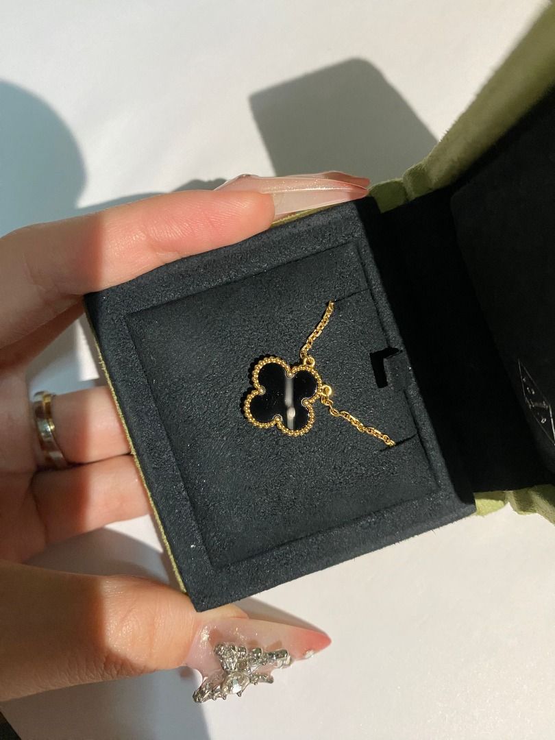 Van Cleef & Arpels Vintage Alhambra pendant, Women's Fashion, Jewelry ...