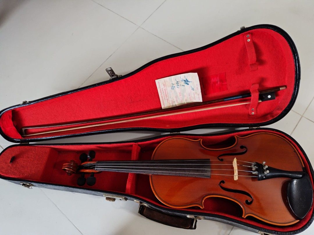 2 violin for $600, Hobbies & Toys, Musical Instruments on Carousell