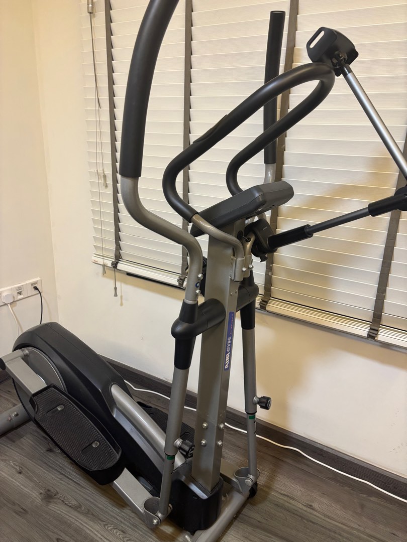 ProForm XP 550E Elliptical Trainer, Sports Equipment, Exercise ...