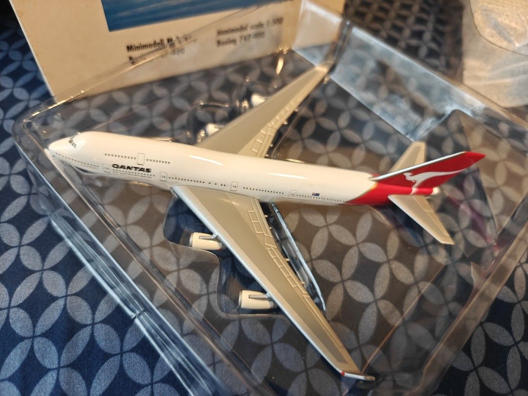 Qantas Boeing 747-400 Model Airplane, Hobbies & Toys, Toys & Games on ...