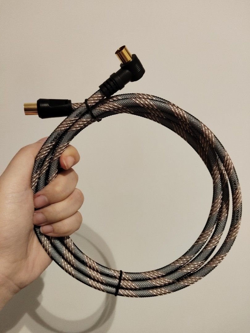 RCA 2 Meter TV Cable HDTV Cable, 家庭電器, 轉插器及插頭 - Carousell