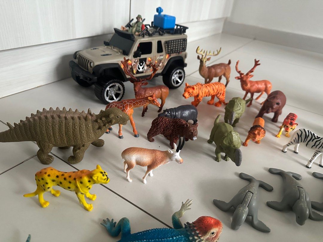 Safari Jeep with Animal Figures and Blocks, Hobbies & Toys, Toys ...
