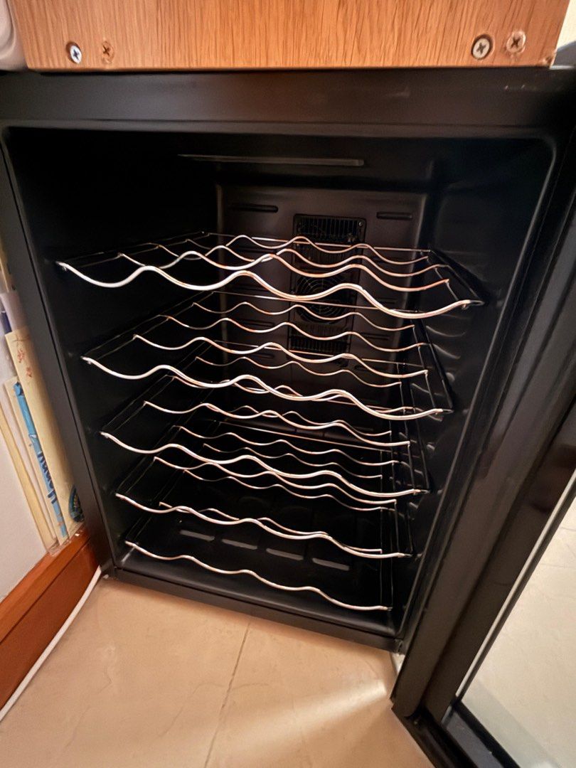 Vivant 迷你紅酒櫃, 家庭電器, 廚房電器, 酒窖及存倉 - Carousell