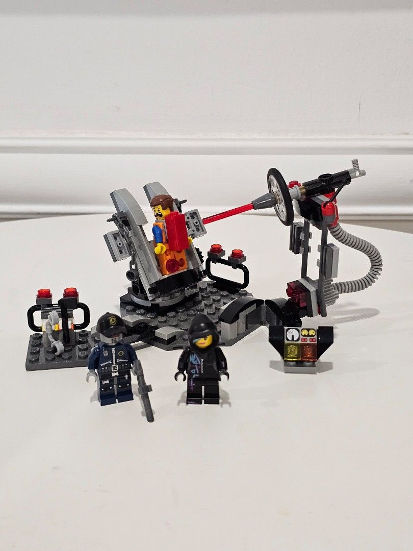 LEGO The LEGO Movie 70801 Melting Room, Hobbies & Toys, Toys & Games on ...