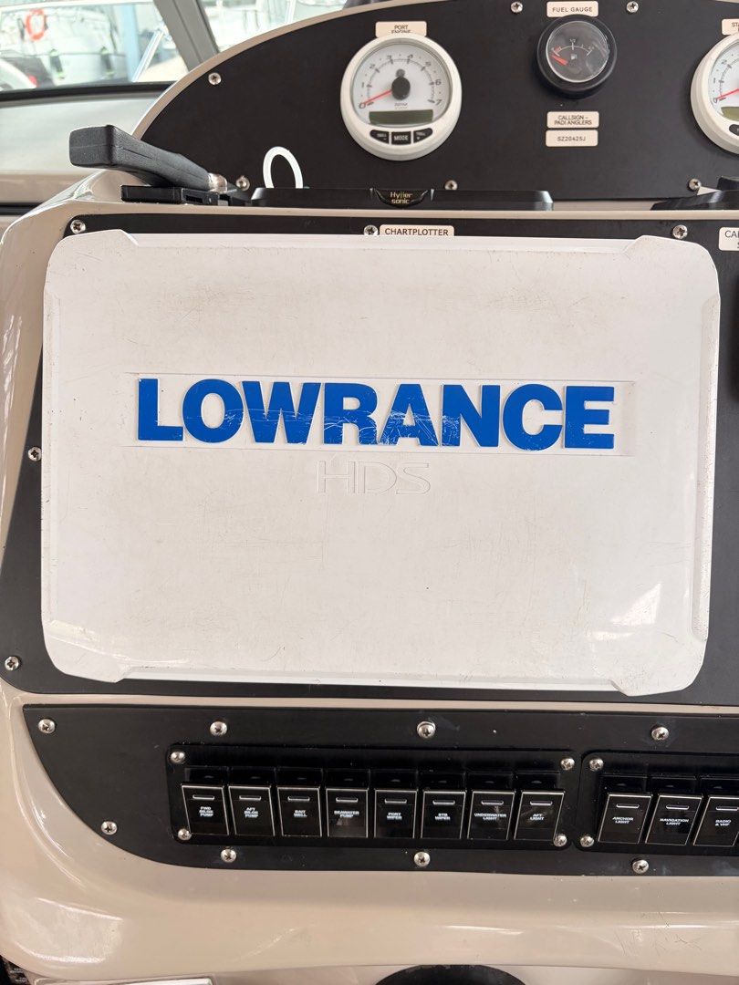 Lowrance HDS12 Gen3 Chartplotter Fishfinder, Sports Equipment, Fishing ...