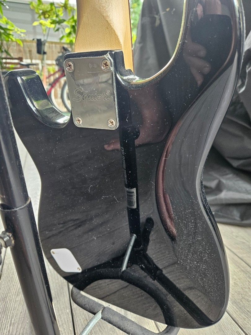 Squier by Fender Mini Stratocaster Electric Guitar, Hobbies & Toys ...