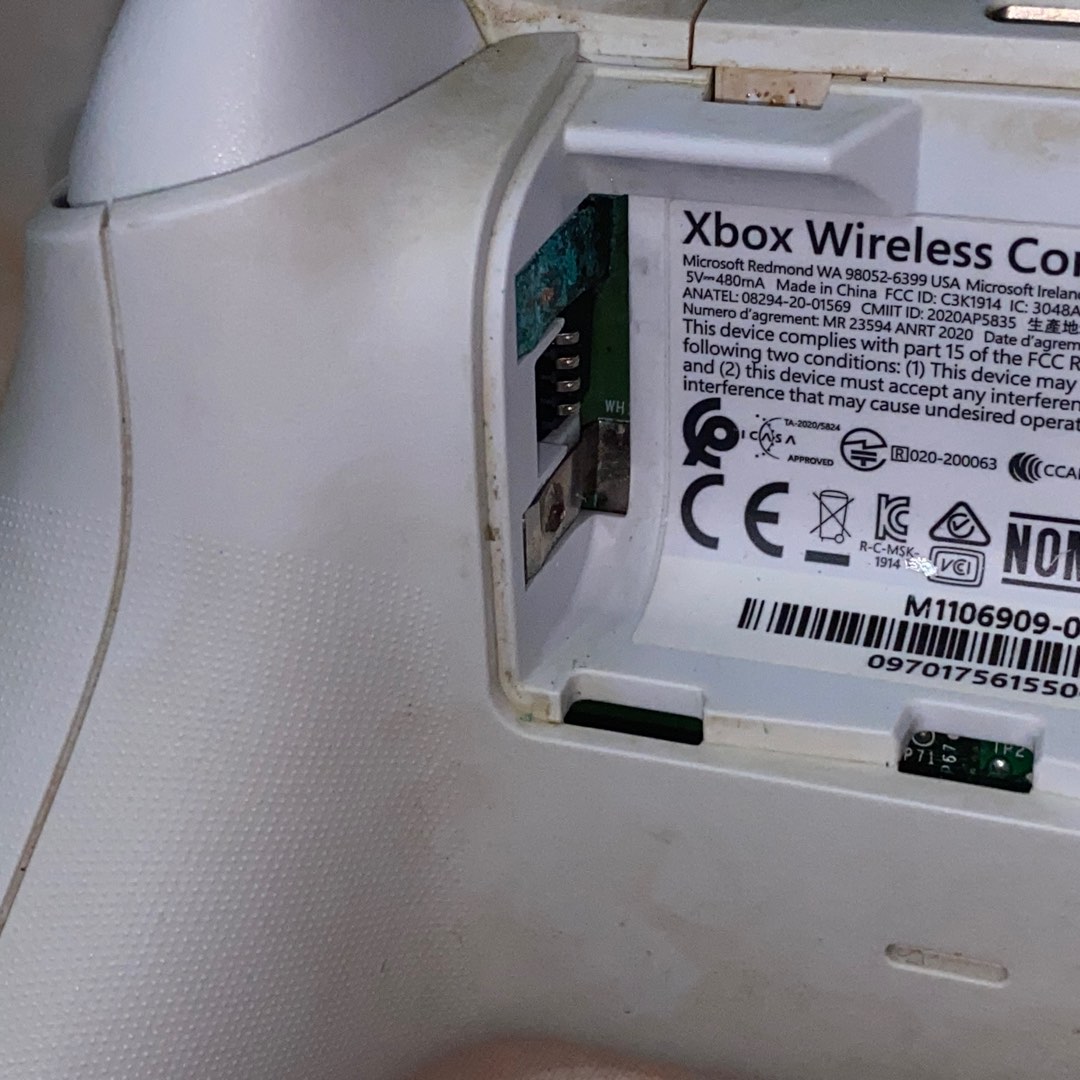 Xbox Wireless Controller - White battery contacts removed, Video Gaming ...