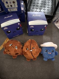 CHAGEE Bes-tea Plushie, Hobbies & Toys, Collectibles & Memorabilia, Fan ...