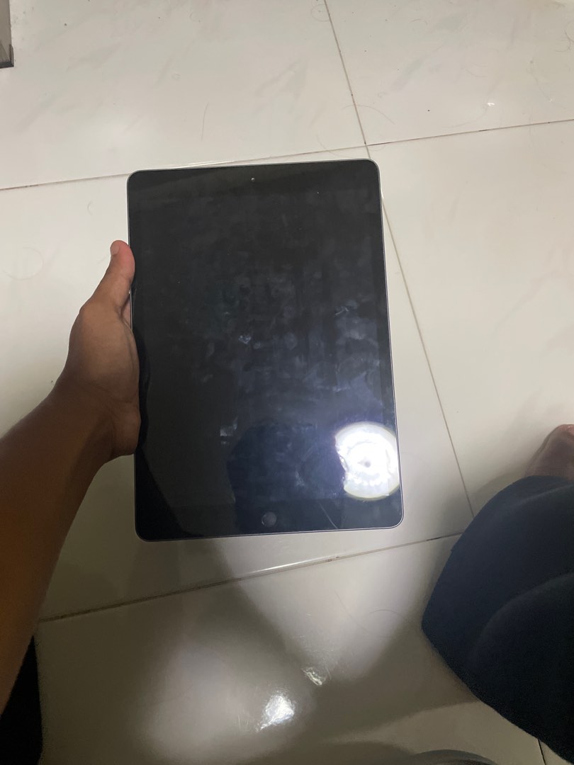 ipad gen 8 Grey 128GB, Mobile Phones & Gadgets, Tablets, iPad on Carousell