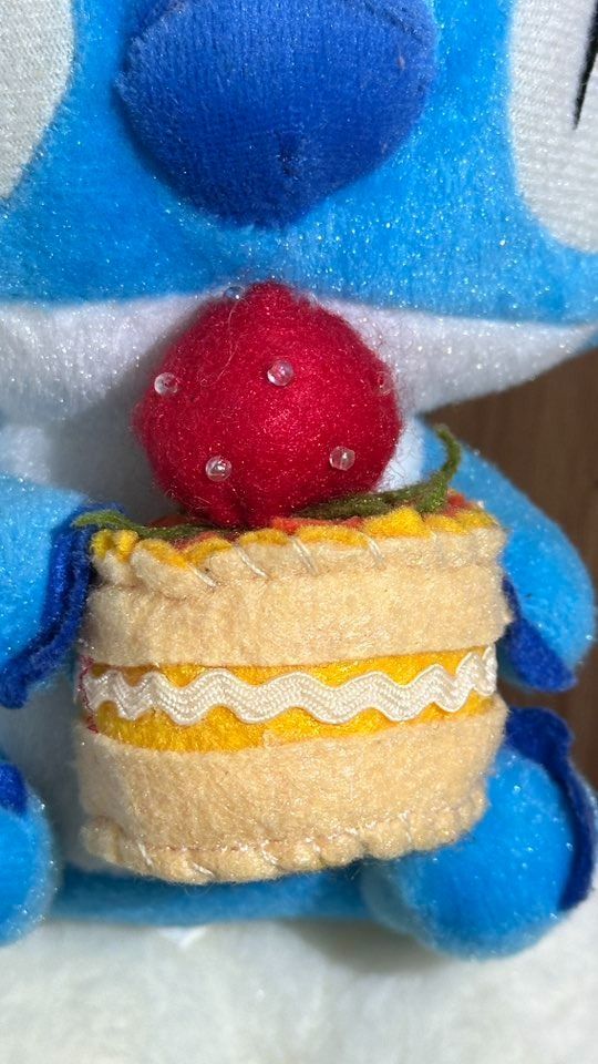 Disney Lilo and Stitch : Blushing Stich Ponytails holding a strawberry ...