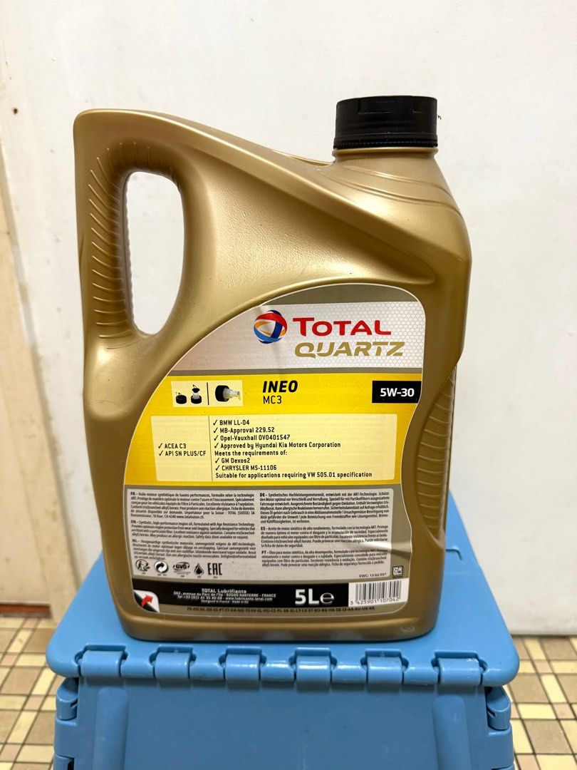 Engine oil. Total Quartz Ineo 5W-30 Svelt Euro 5W-50 Shell Helix HX5 ...