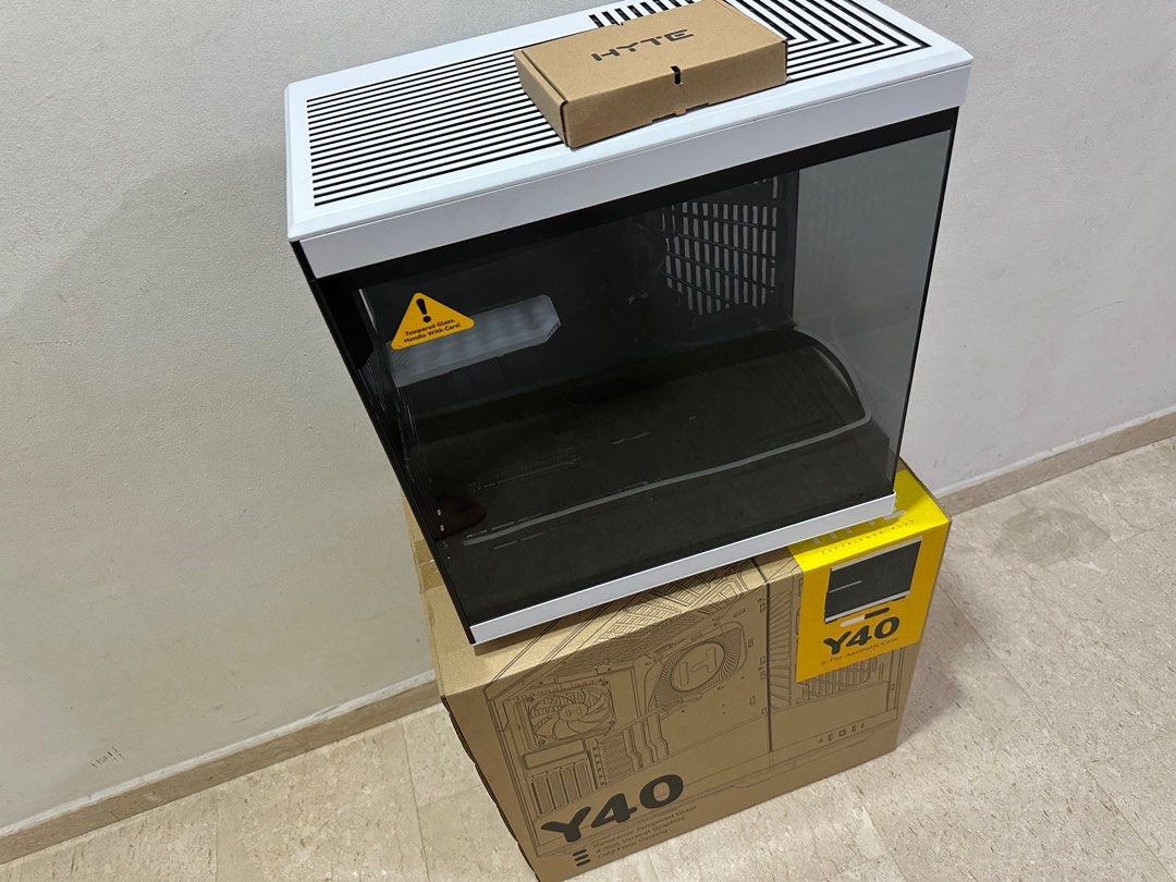 Hyte Y40 White PC case chassis, Computers & Tech, Parts & Accessories ...