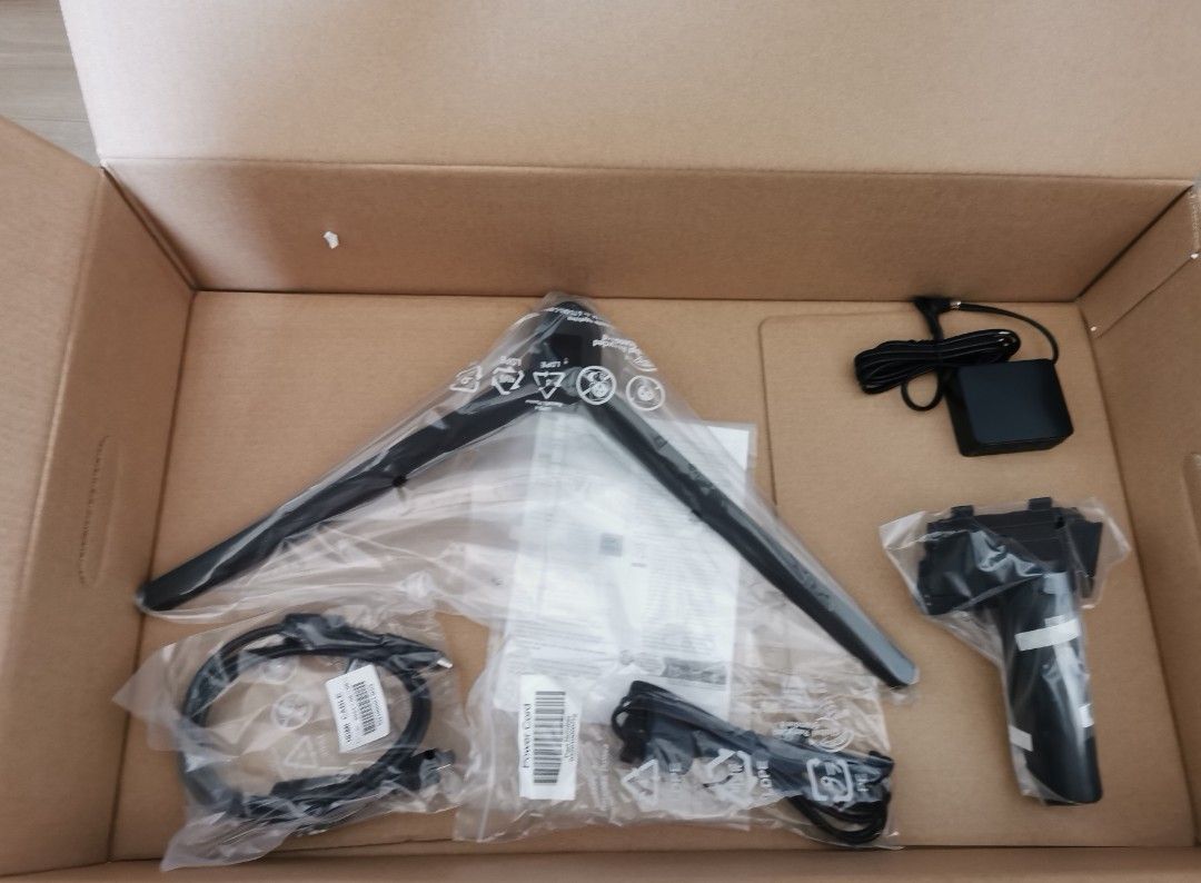 Samsung 24 inch monitor (screen partially spoilt), Computers & Tech ...