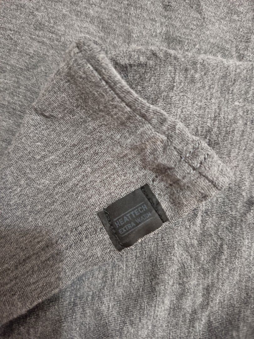 Uniqlo Heattech Extra Warm Turtleneck, Women's Fashion, Tops, Other Tops on Carousell