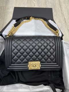 Chanel Shiny Lambskin Quilted Maxi CC Hobo in Black, 名牌, 手袋及銀包 - Carousell