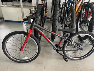 Trek Kids' Bike, Sports Equipment, Bicycles & Parts, Bicycles on Carousell