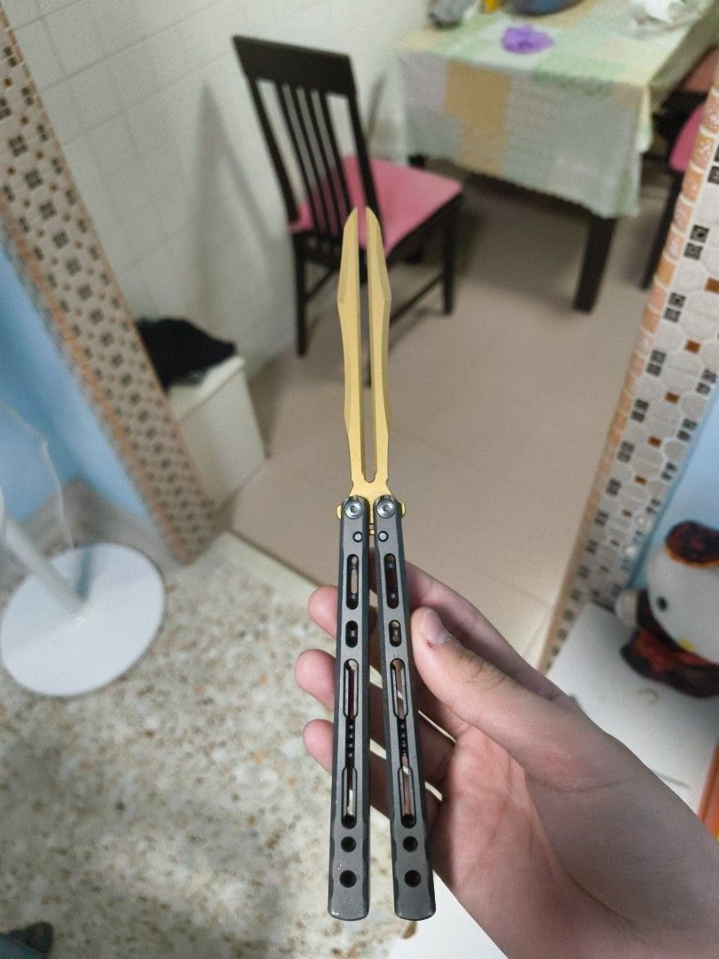 ldy Sirius v2 balisong trainer, Furniture & Home Living, Kitchenware ...