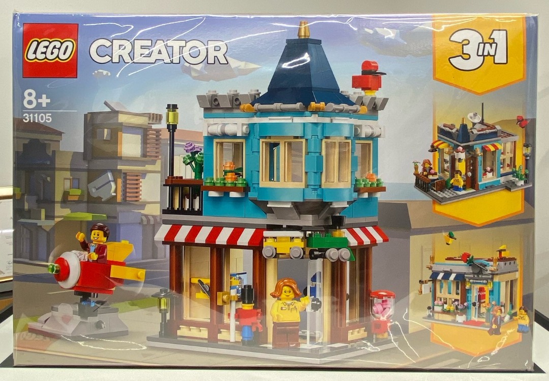 Lego Creator 31105 Townhouse Toy Store, Hobbies & Toys, Toys & Games on ...