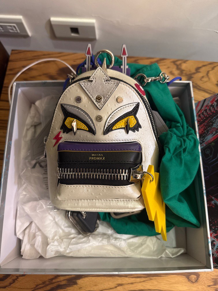 Maison Promax 2019 the vr villains mecha kaiju 包, 她的時尚, 包包、錢包, 肩背、側背包在旋轉拍賣