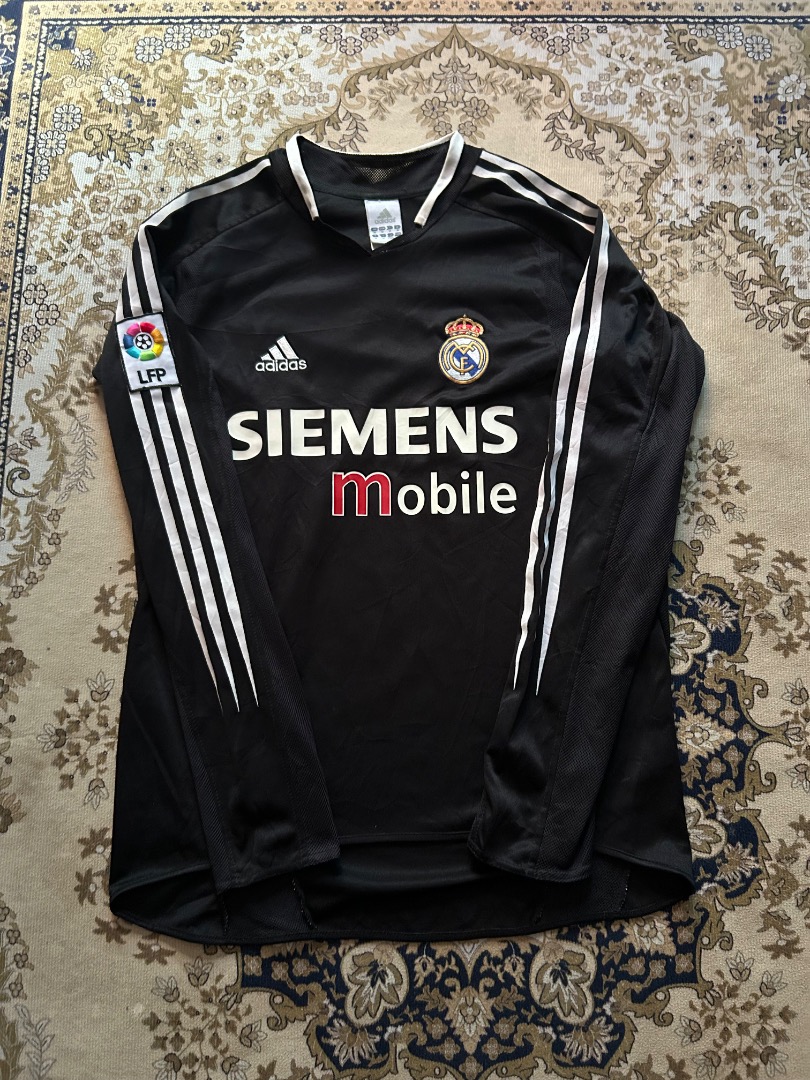 Real Madrid Away Kit 2002, Men's Fashion, Activewear on Carousell