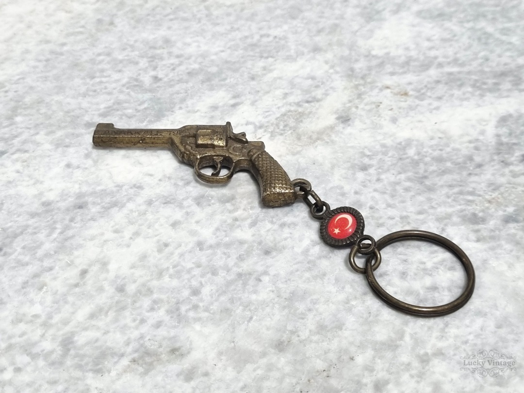 Vintage Gun Keychain Flipkart Canakkale Metal, Antik, Pajangan di Carousell