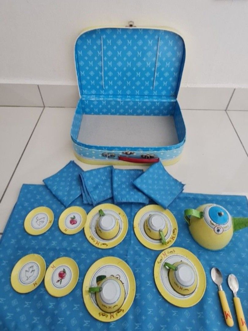 Vintage Madeline Tea Set, Hobbies & Toys, Toys & Games on Carousell