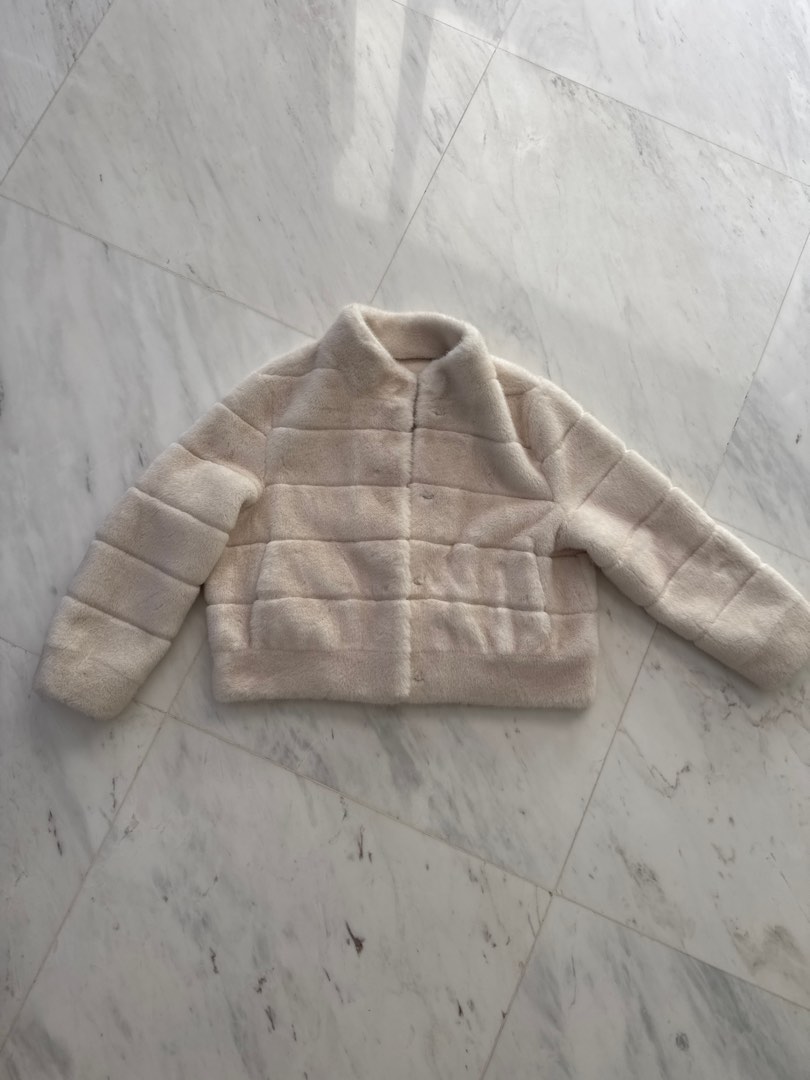 Cream Faux Fur Jacket - Size L, Women's Fashion, Coats, Jackets and ...