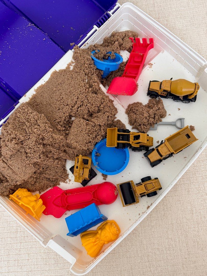 Kinetic Sand Folding Sand Box Set, Hobbies & Toys, Toys & Games on ...